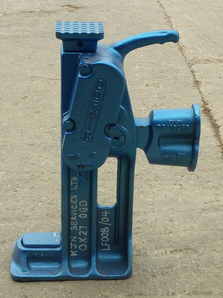 Toe Jack 5 Tonne - KJN Services Ltd